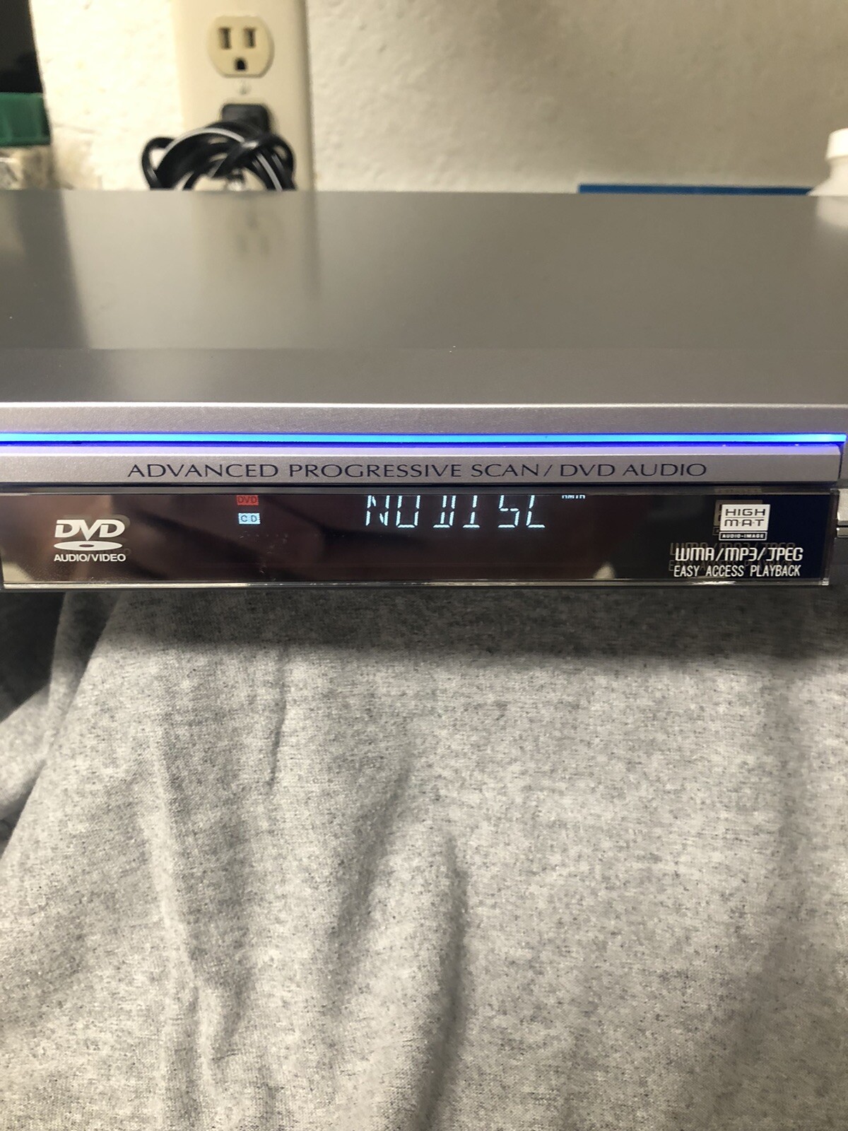 Panasonic DVD-S77 DVD-CD Player. High quality multi-format progressive ...