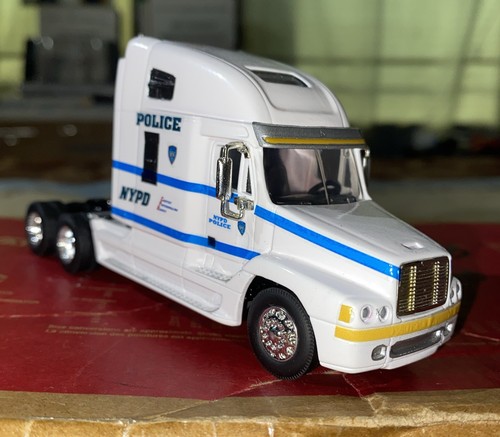 Kitbash 1/64 Freightliner Mobile Command Post NYPD NEW YORK POLICE ...