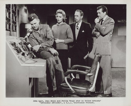 John Agar + Jean Byron + Philip Tonge in Invisible Invaders (1959 ...