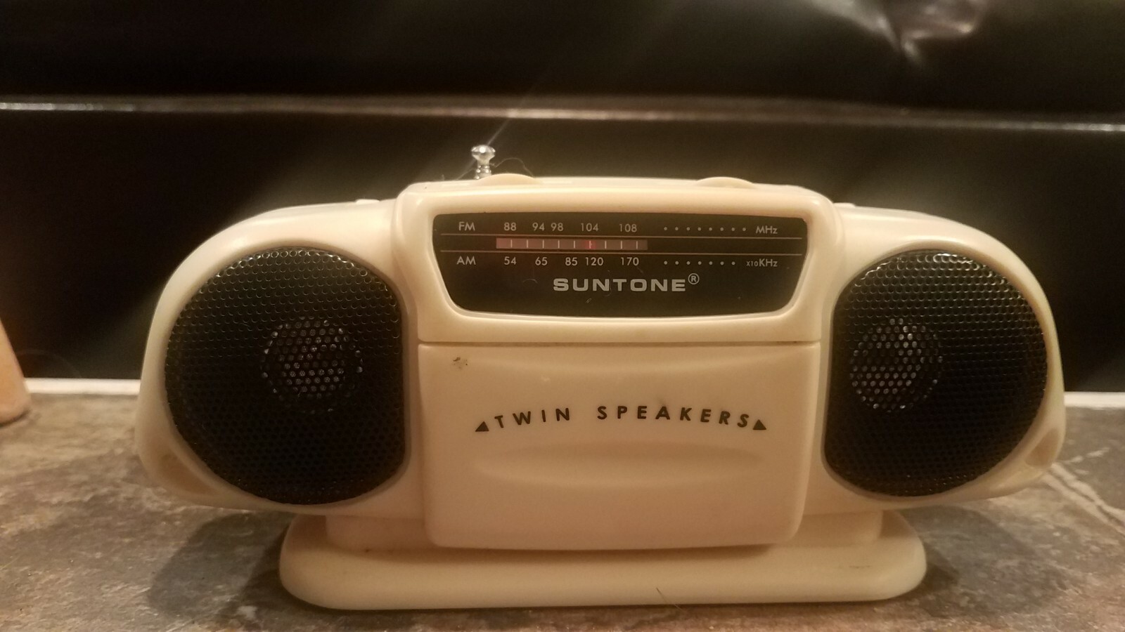 Vintage Suntone Model RR2500 AM FM Mini BoomBox Radio 7.5" Long White ...