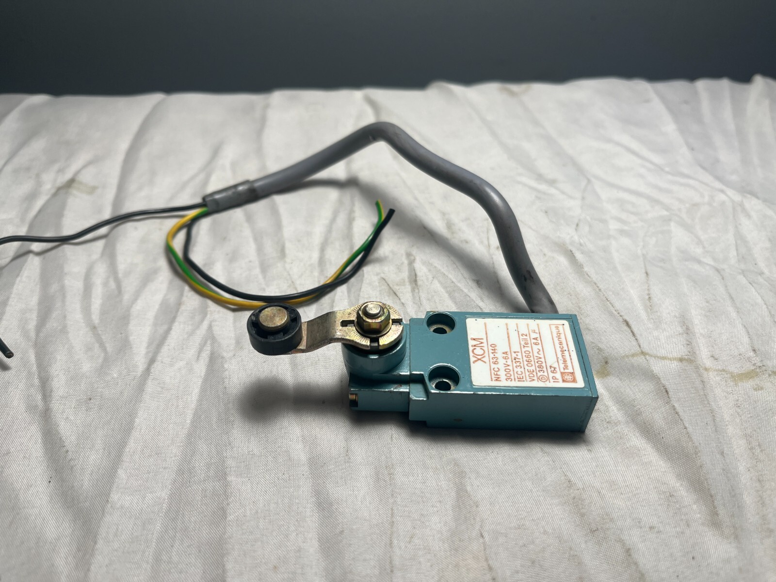 TELEMECANIQUE SAFETY LIMIT SWITCH XCM IEC 337-1 380V-6A NFC | eBay