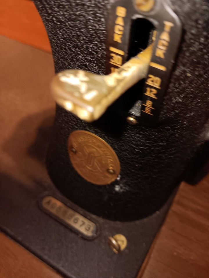 1950's Singer 22 sewing machine bakelite USA Simanco Cat RFJ9-8 SOLD AS ...