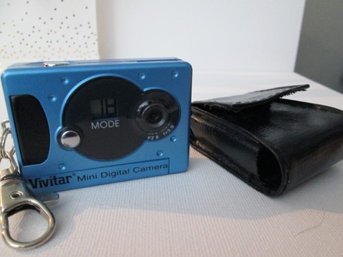 VIVITAR MINI DIGITAL CLIP ON CAMERA W/ LEATHER CASE | eBay