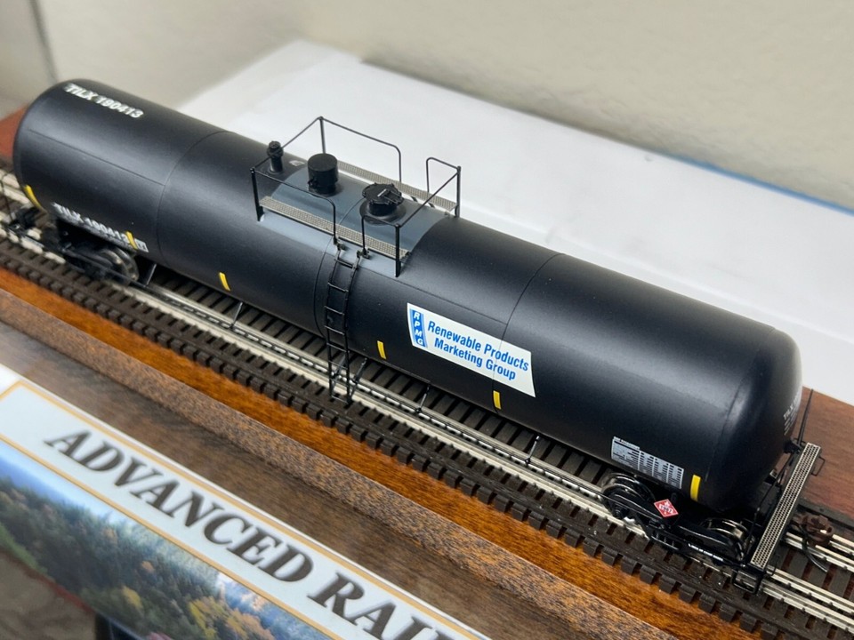 ETHANOL 30K GALLON CRASH BOX TANK CAR- HO SCALE - "RENEWABLE RPMG "Logo ...