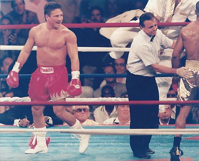 VINNY PAZIENZA 8X10 PHOTO BOXING PICTURE END OF ROUND | eBay