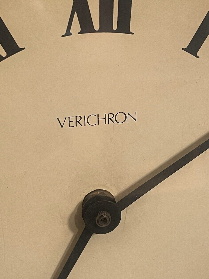 Vintage Verichron Battery Operated Wall Clock w/ Pendulum Runs Nicely ...