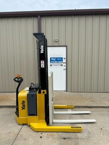 2009 Yale Walkie Stacker - Walk Behind Forklift - Straddle Lift Only ...