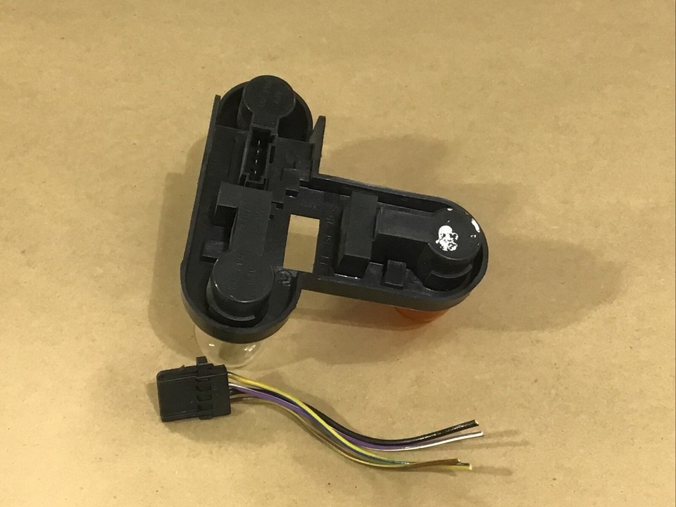 2003-2007 Saab 9-3 Sedan Right (passenger Side) Tail Light Bulb Socket ...