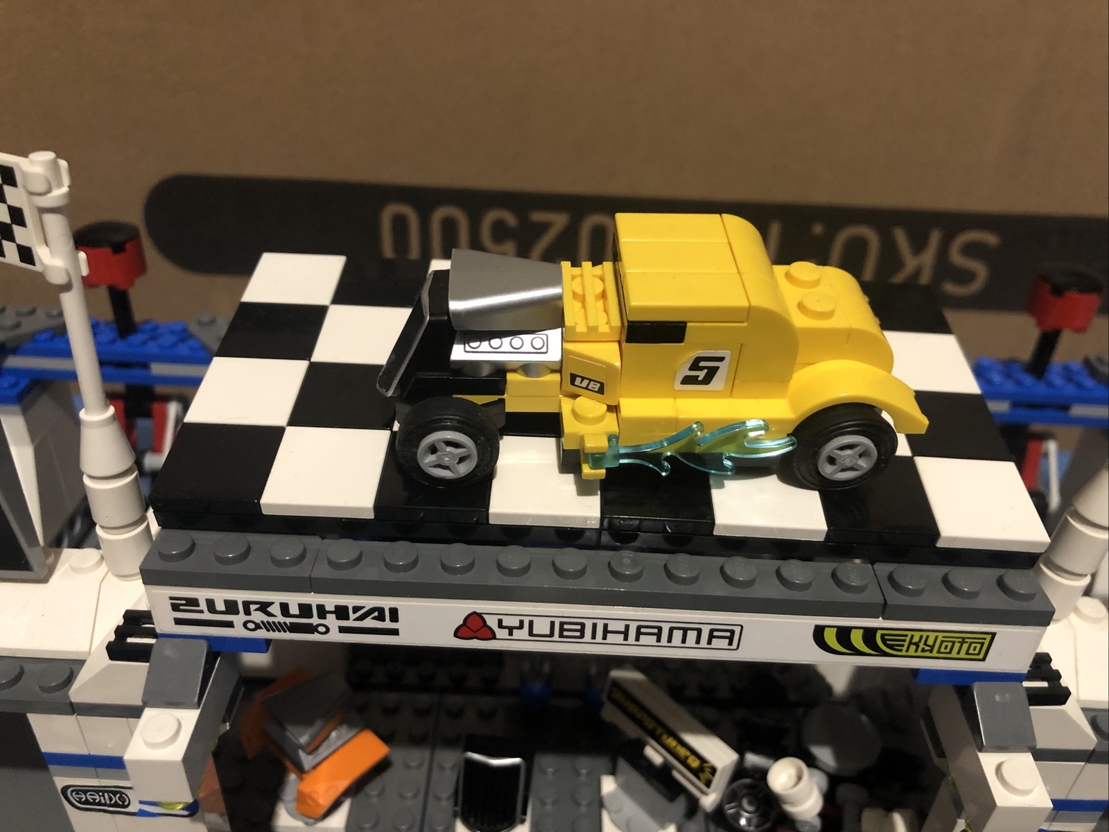 LEGO 8681 Racers - Tuner Garage - Tiny Turbos Complete Including ...