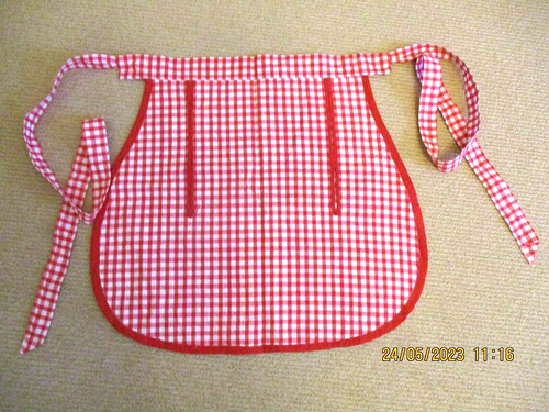 ~VINTAGE HAND DESIGNED and MADE COTTON HALF PEG APRON - RED/WHITE ...