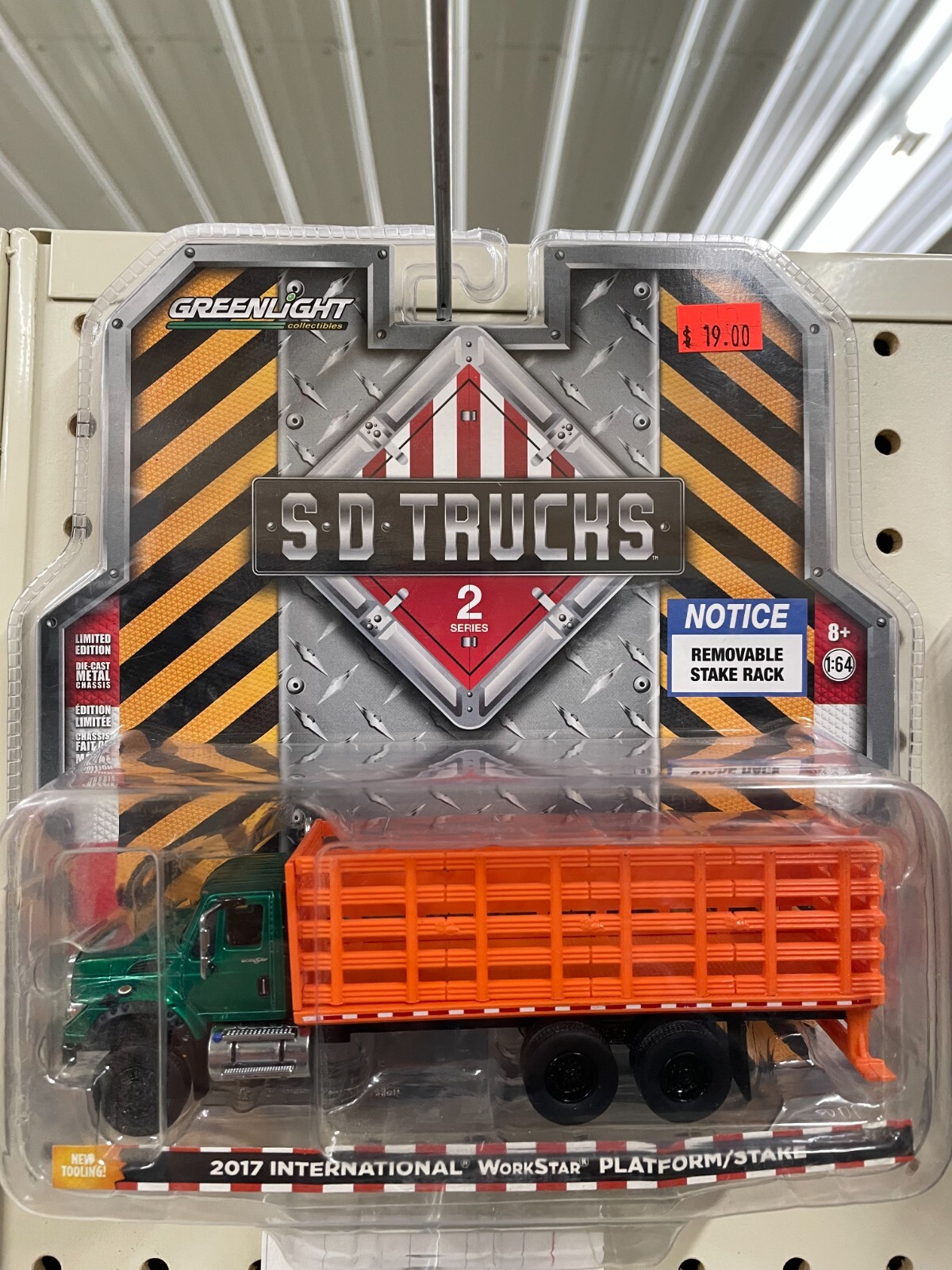 1:64 Greenlight 2017 International WorkStar Platform/Stake Truck CHASER ...