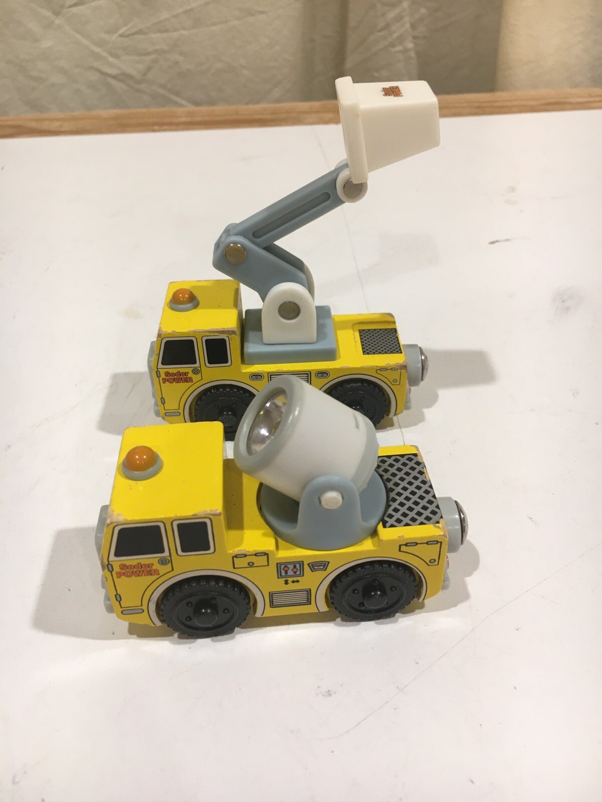 Wooden Cherry Picker & Spotlight Lorry for Thomas and Friends Wooden ...