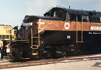 Monon Railroad MON CIL #32 BL-2 Electromotive Train at McCook IL ...