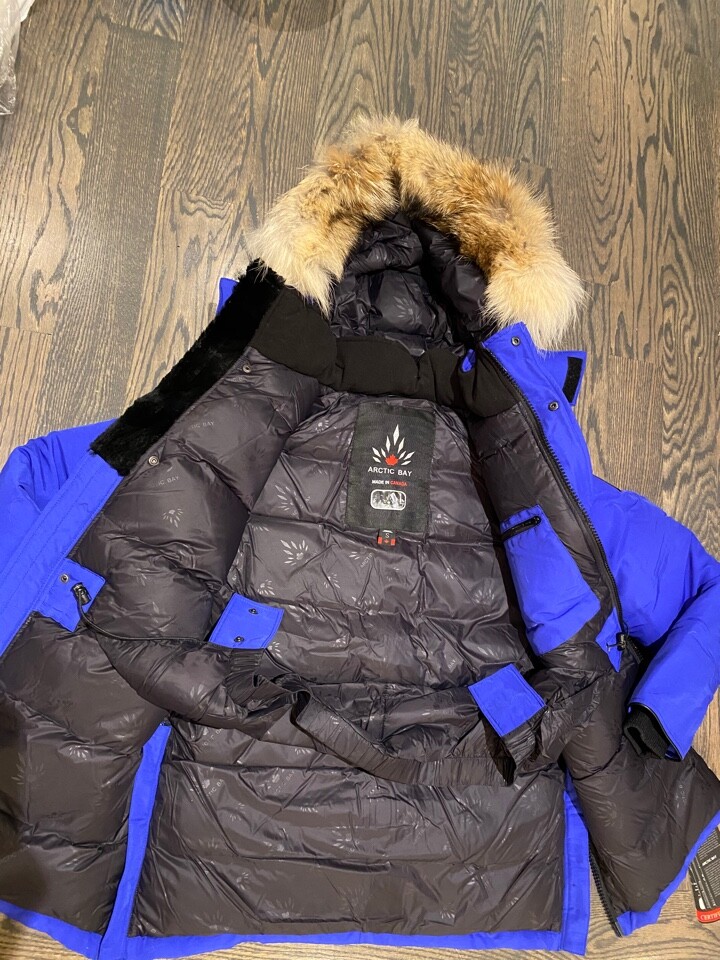 Goose Arctic Bay Canada Nunavut Down Parka Exreme Big coyote beaver fur ...