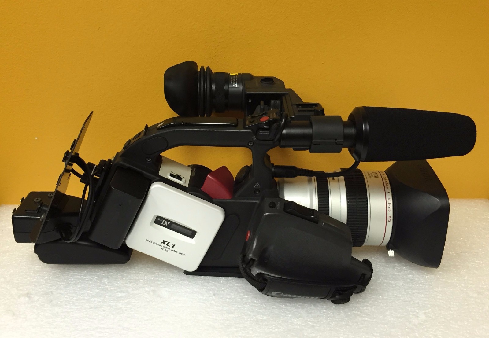 Canon XL1, 16X, 3CCD Video Camcorder + Stereo Microphone, Carrying Case ...