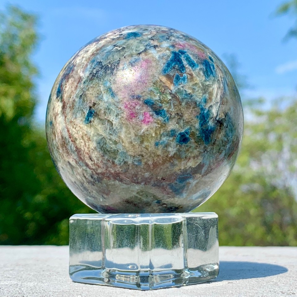 379G Natural Blue Sapphire And Ruby Sphere fluorescence effect Reiki ...