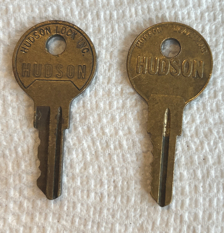 (2) Vintage Key Hudson Lock EL130 and 105H USA Tool Box, File cabinet ...