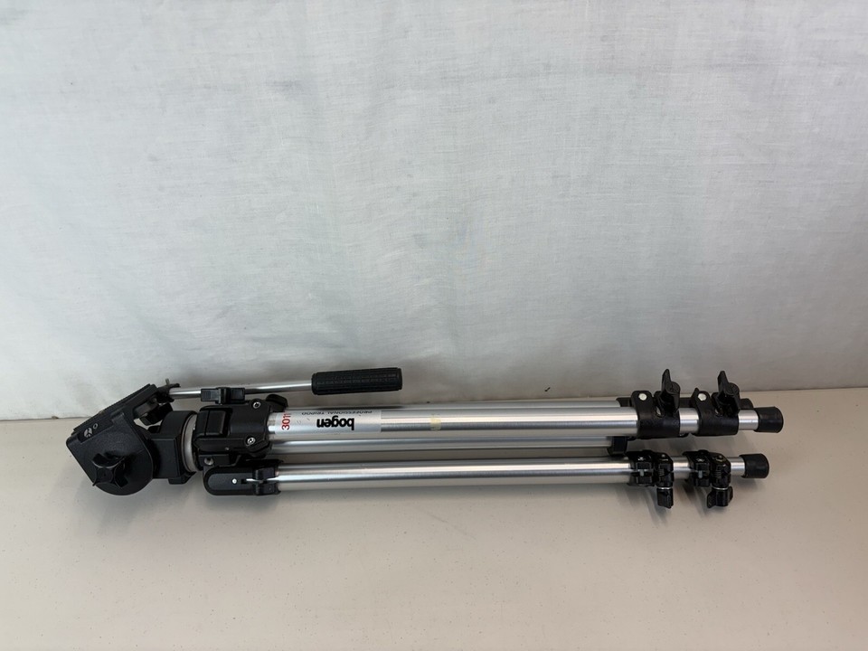 Bogen Manfrotto 3011 Professional Tripod 24"-67" W/ 3126 Head | eBay