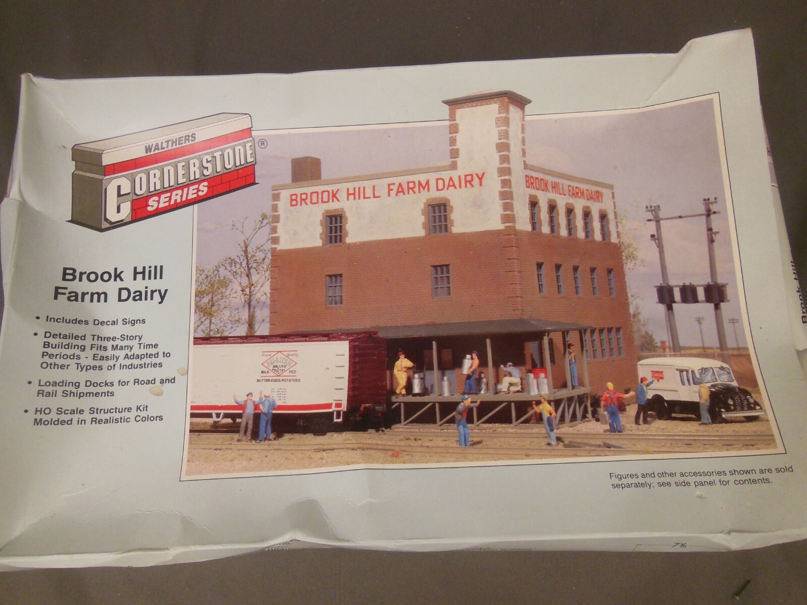 HO SCALE WALTHERS CORNERSTONE 933-3010 BROOK HILL FARM DAIRY STRUCTURE ...