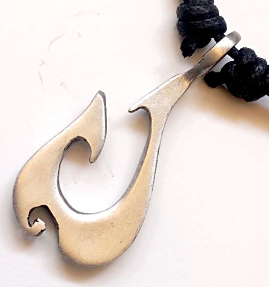 P0346 = Maori tribal FISH HOOK design pewter pendant 40mm Adjustable ...