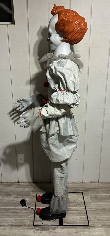 6 Ft Tall Life Size IT Pennywise Animatronic Halloween Prop | eBay