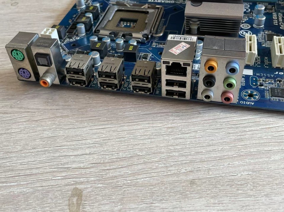 Gigabyte GA-EP45T-UD3LR Intel P45 ATX Desktop Motherboard LGA775 DDR3 ...