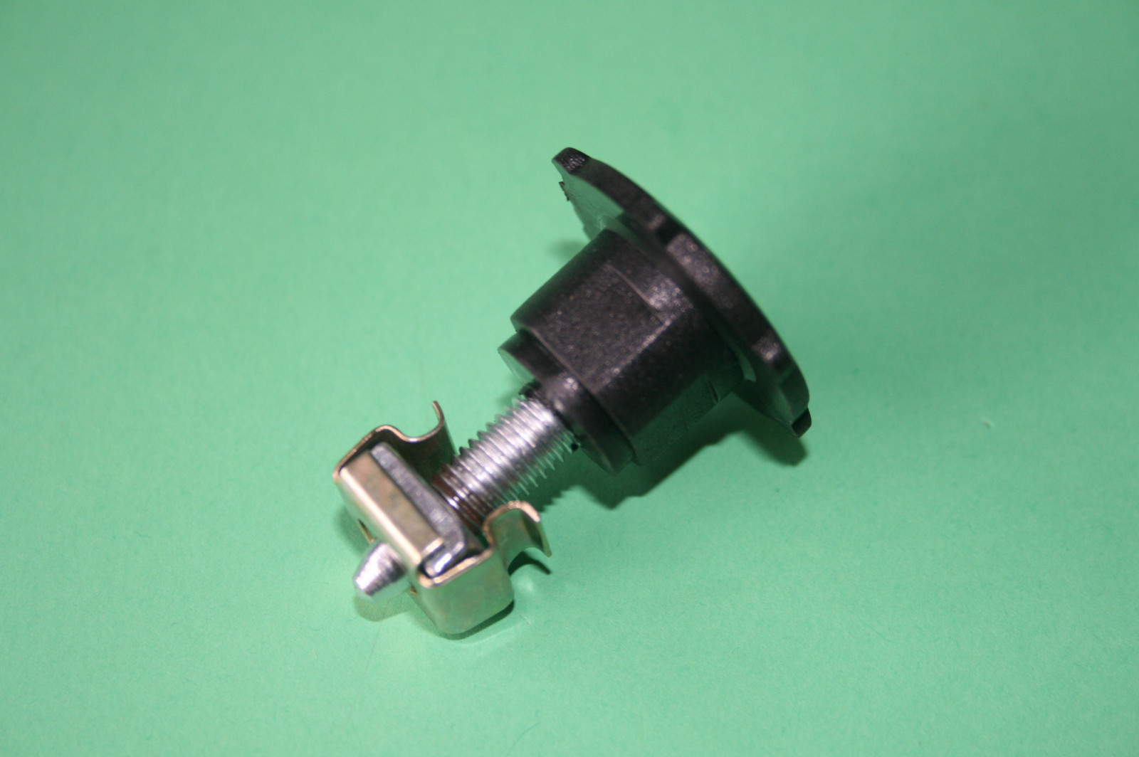 TRIUMPH UNIT 650 SIDE PANEL KNOB AND CAPTIVE NUT 82-8044 AND 21-0653 UK ...