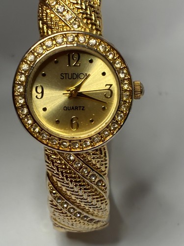 Working Ladies Gold Studio Quartz Bangle Watch GG | eBay Australia