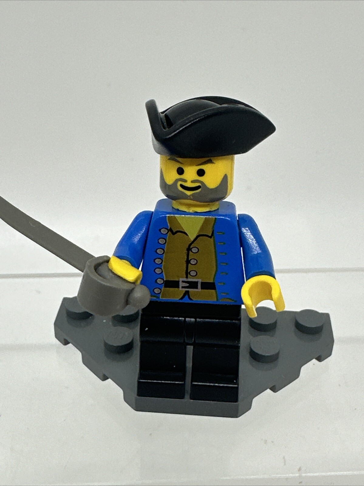 LEGO Vintage Pirate Minifigure - Brown Shirt, Black Triangle Hat (pi033 ...