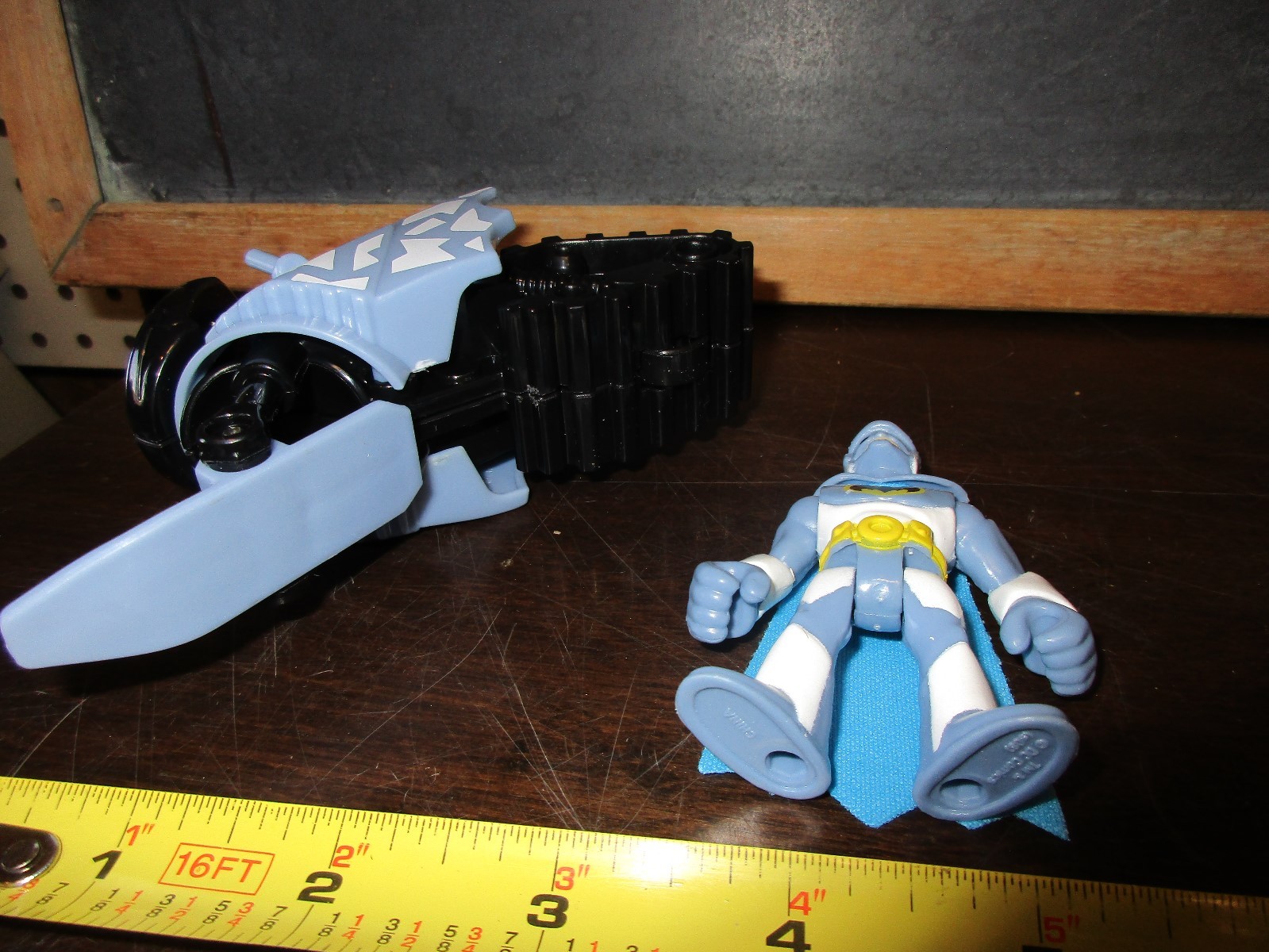 Fisher Price Imaginext DC Super Friends Mr. Freeze Batman snowmobile ...