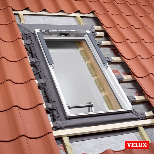 VELUX Insulation Collar (BDX 2000) with Underfelt Collar (BFX 1000 ...