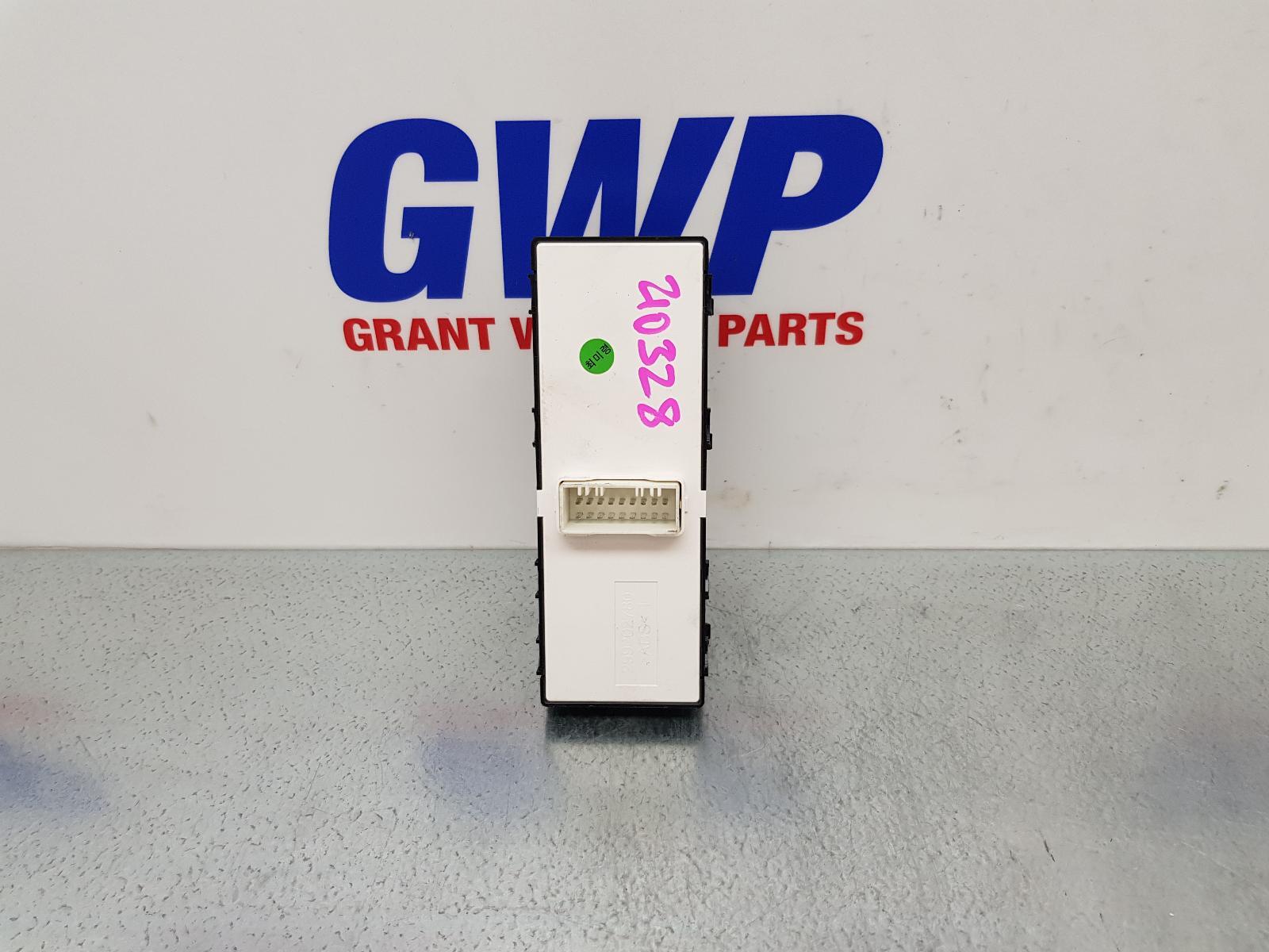 HYUNDAI VENUE QX RH RIGHT FRONT MASTER POWER WINDOW SWITCH 06/19- | eBay