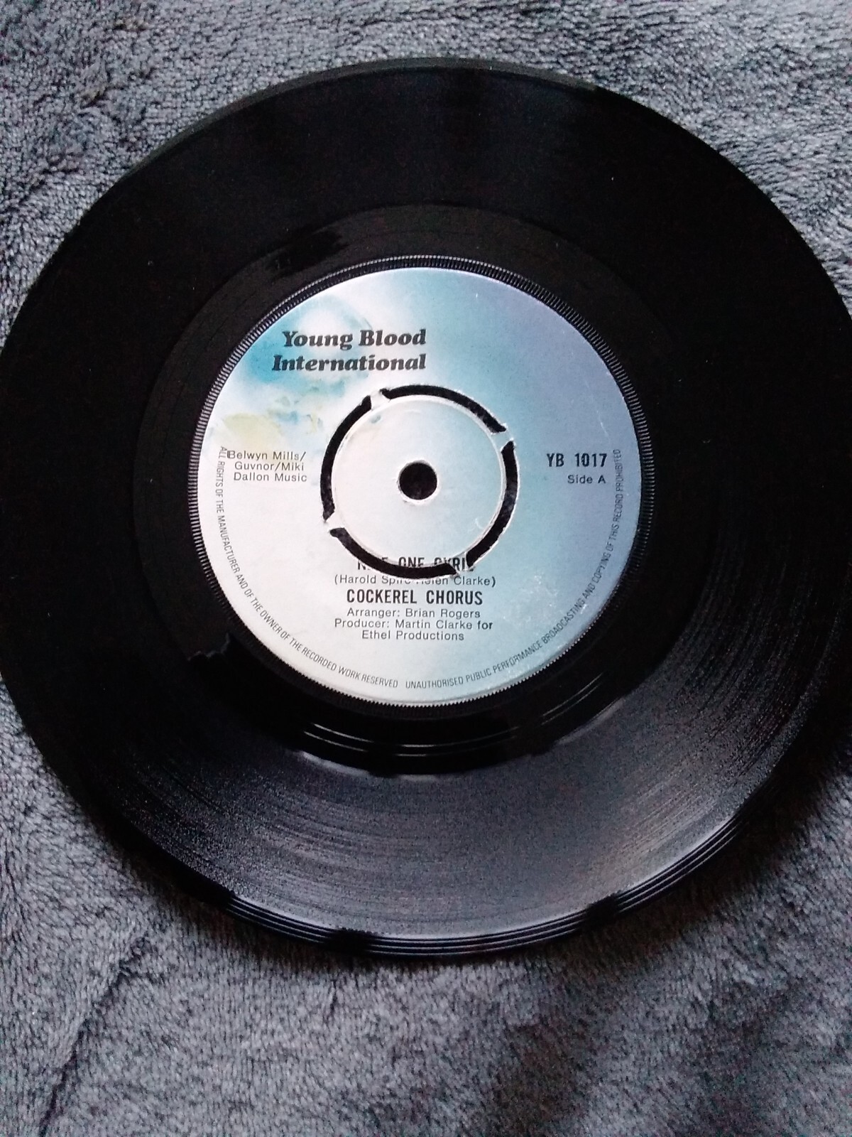 COCKEREL CHORUS Nice One Cyril 7' 45rpm 1973 | Grelly UK