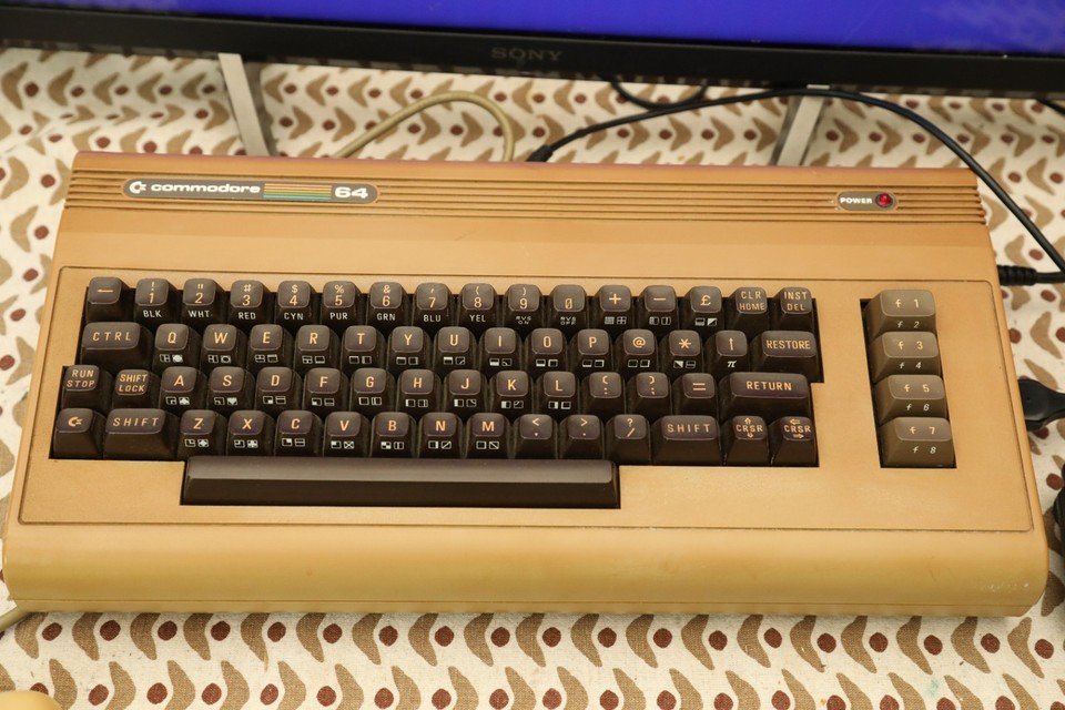 Commodore 64 Breadbin WORKING + C2N Cassette Player + PSU + Joystick ...