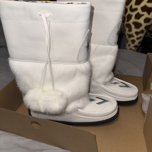 Manitobah Mukluks Tall Leather Vibram White Fur Women L10/M8 4012904 W ...