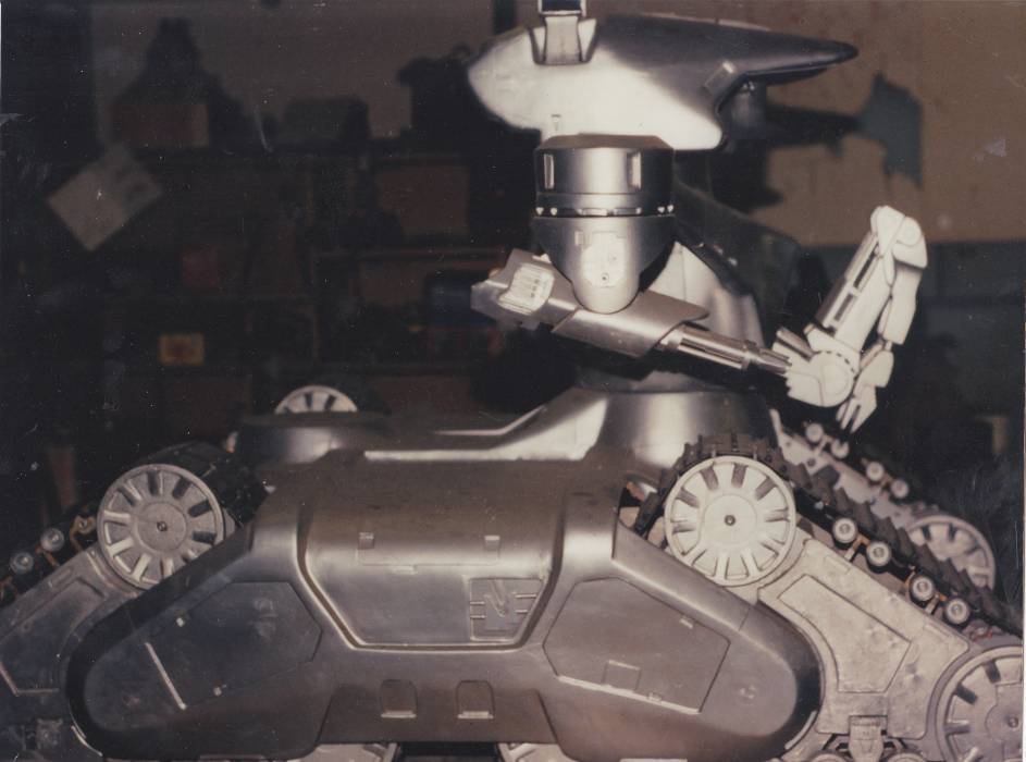 LOT ONE - 20x30 color photo of the TERMINATOR Hunter Killer tank model ...