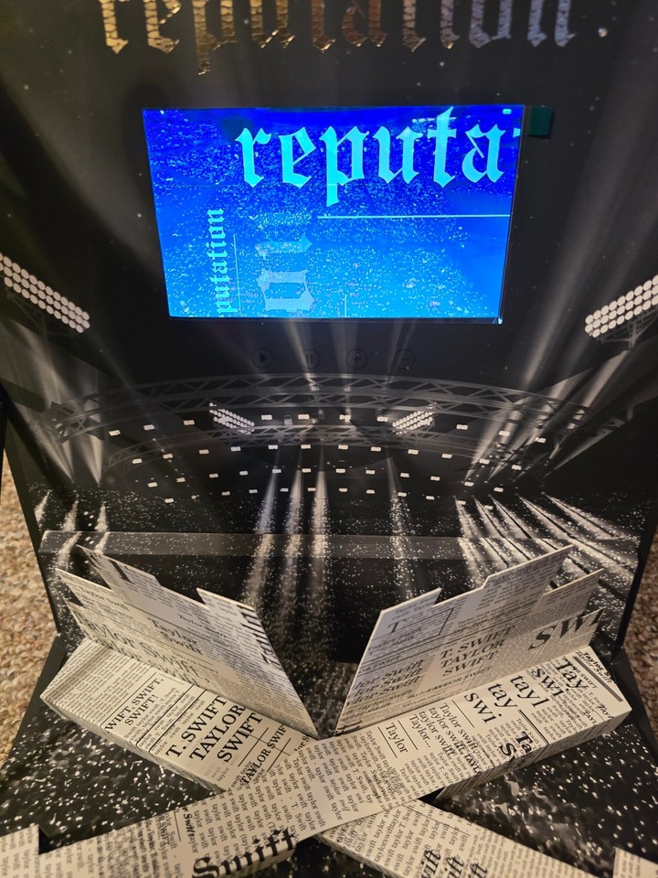 Taylor Swift Reputation Stadium Concert Tour VIP Box Complete Great ...