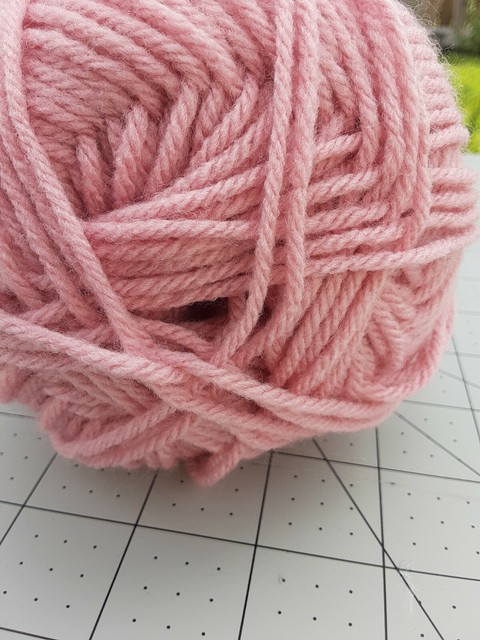 Impeccable Yarn Loops Threads Solid Soft Rose 4.5 Oz 277 Yds Skein ...