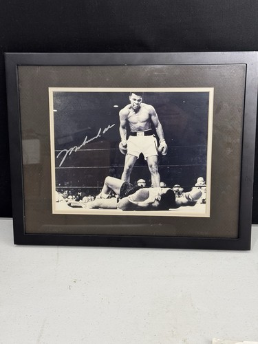 Muhammad Ali Signed 8x10 Boxing Photo Framed And Matted With COA ...