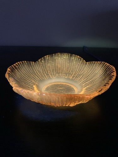 Blenko Flower Petal Glass Bowl Amber Gold Cadmium Glows UV Light Orange ...