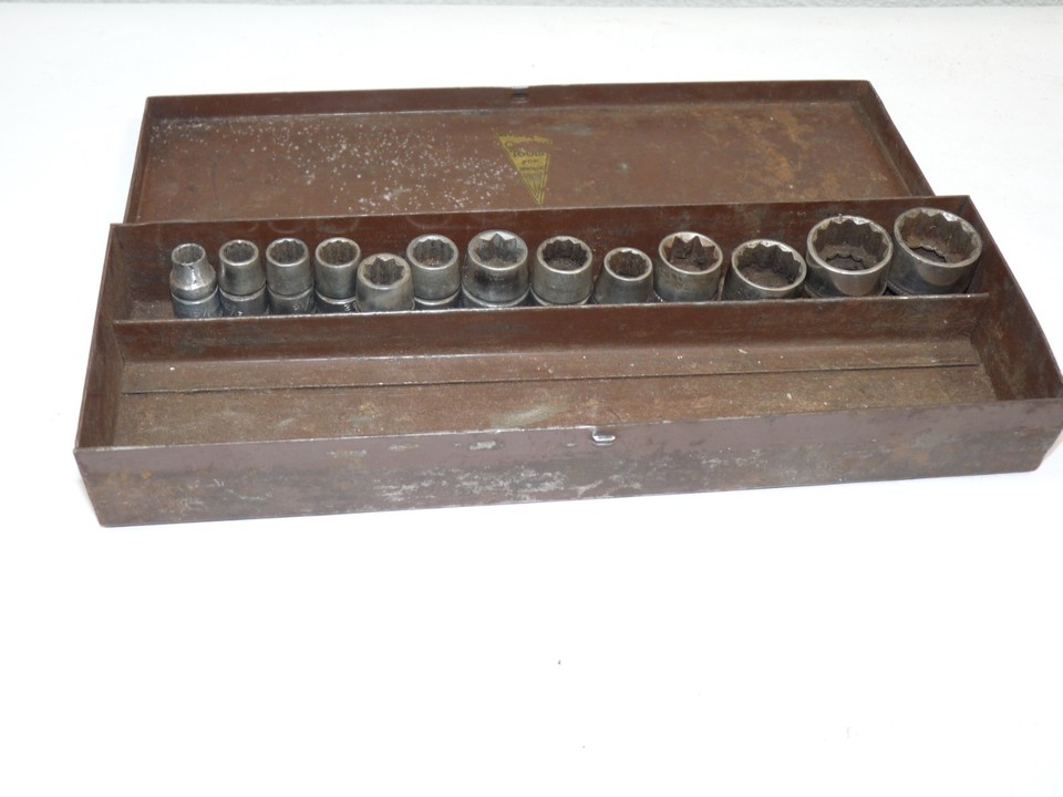 Vintage Wards Riverside Socket Box w/ ¼ & 3/8 Dr 8/12pt SAE Sockets | eBay