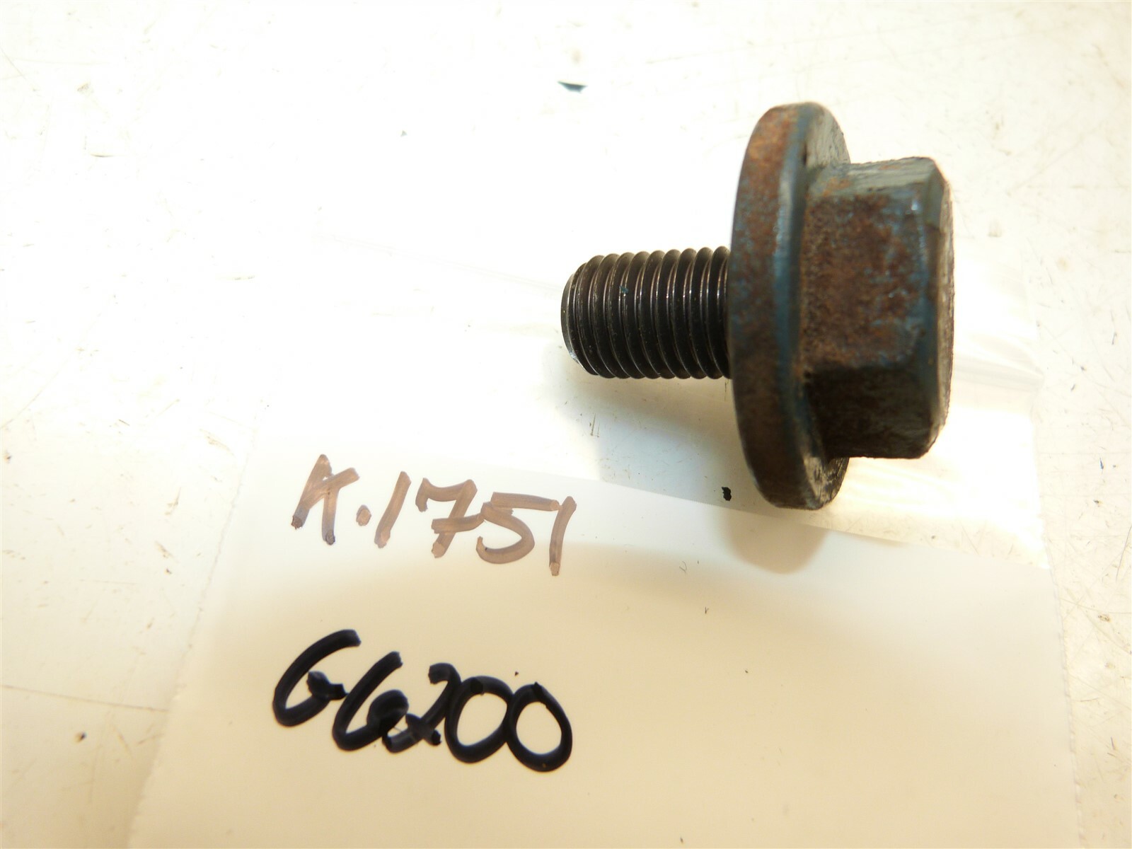 Kubota G6200 G6200H HST Tractor D640 16hp Engine Crankshaft Bolt | eBay