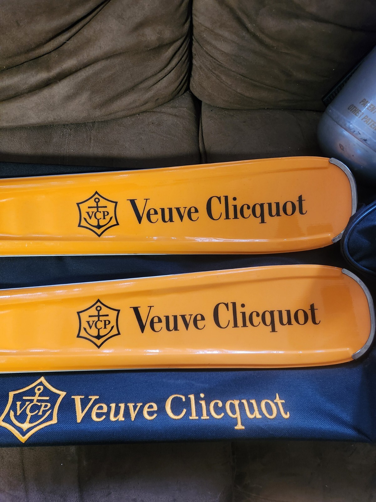 VERY RARE VEUVE CLICQUOT CHAMPAGNE YELLOW SNOW SKIS, ELAN BINDINGS, 168 ...