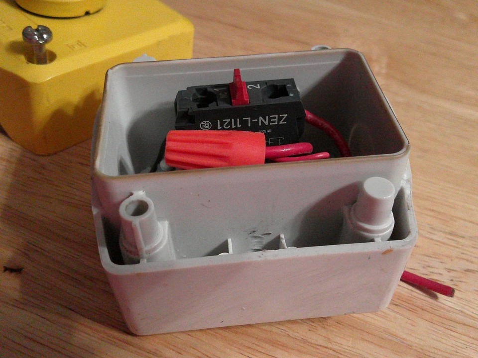 Schneider Push Twist-Release Emergency Stop Button w/ Enclosure & ZEN ...