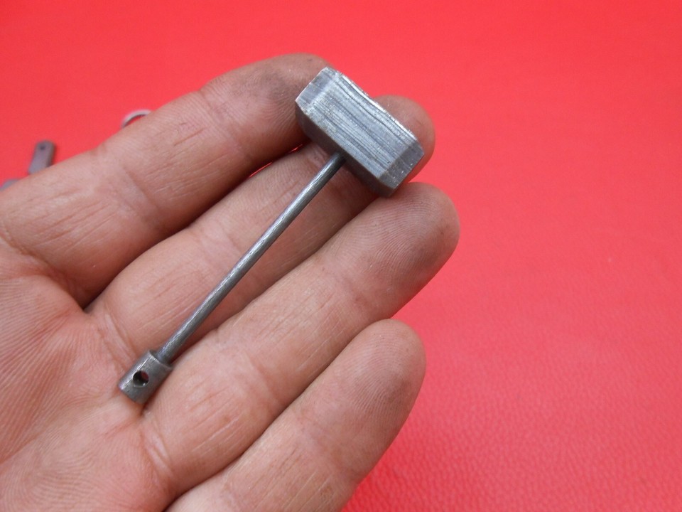 Beautifully Made Damascus Steel Small Key Chain Articles Use As Gift 16 ...