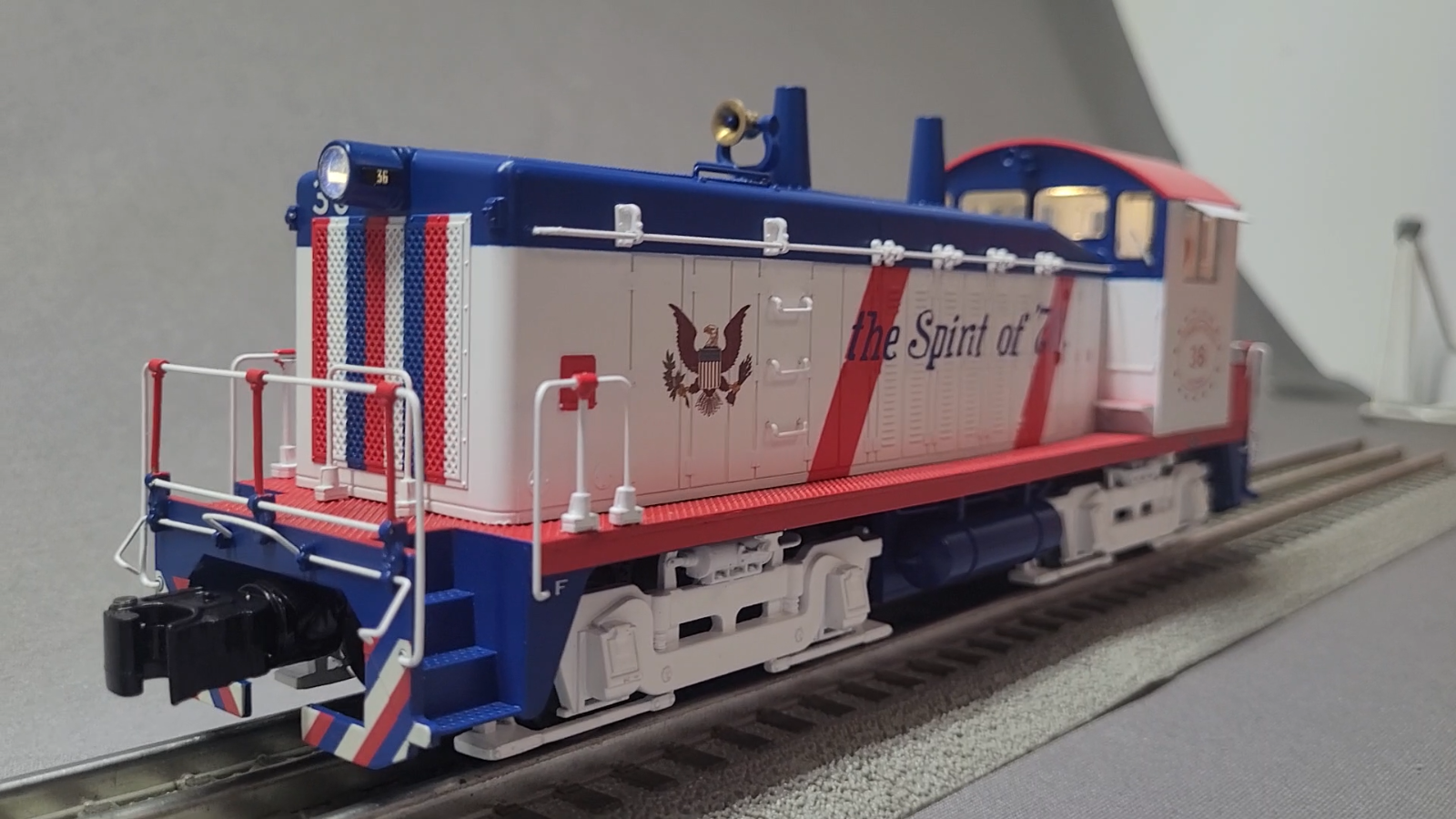 LIONEL CAMBRIA & INDIANA BICENTENNIAL LEGACY SW9 ENGINE AND CABOOSE ...