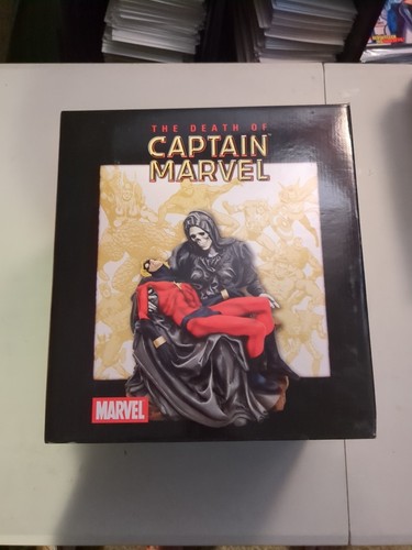 Diamond Select Marvel Comics The Death Of Captain Marvel Statue Meg ...
