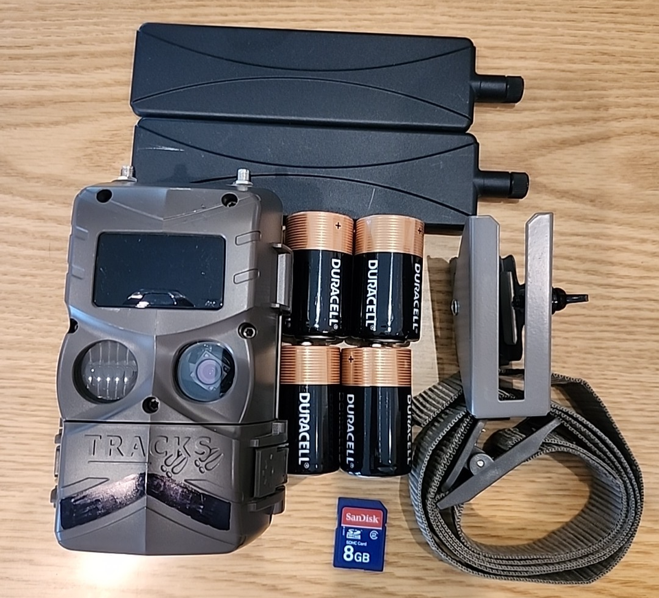 Cuddeback TRACKS Cellular Trail Camera No Glow Verizon or AT&T Phone ...