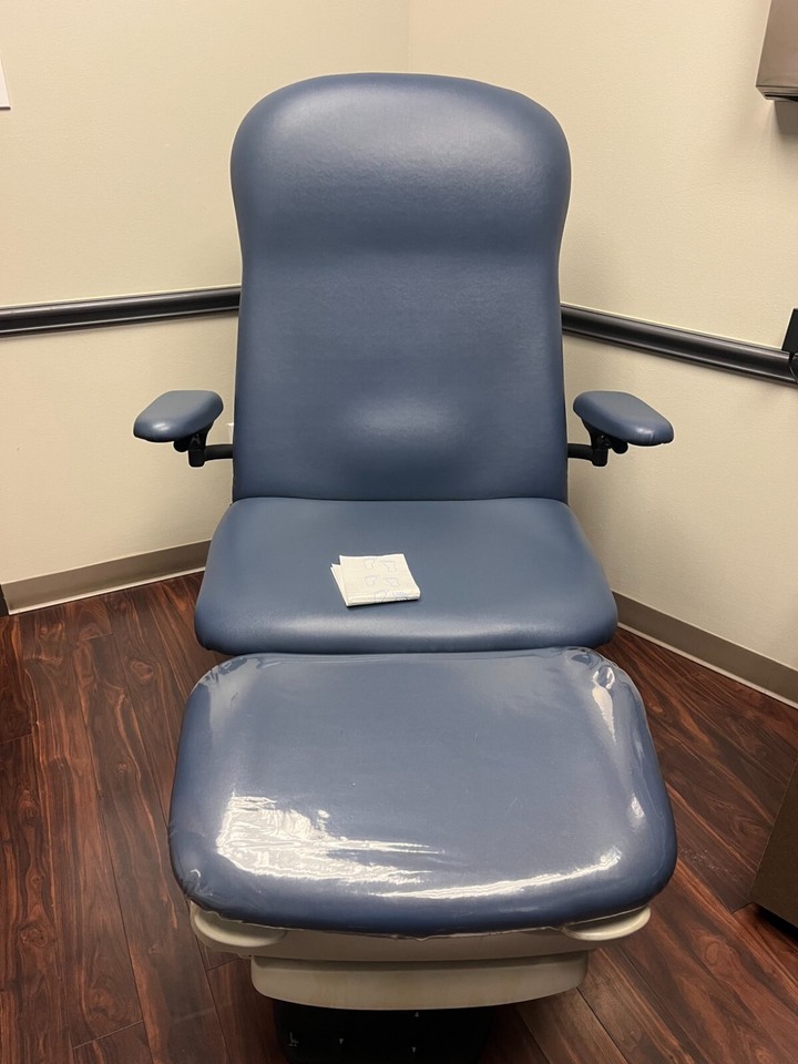 Blue Midmark 646 Podiatry Chair with Foot Control | eBay
