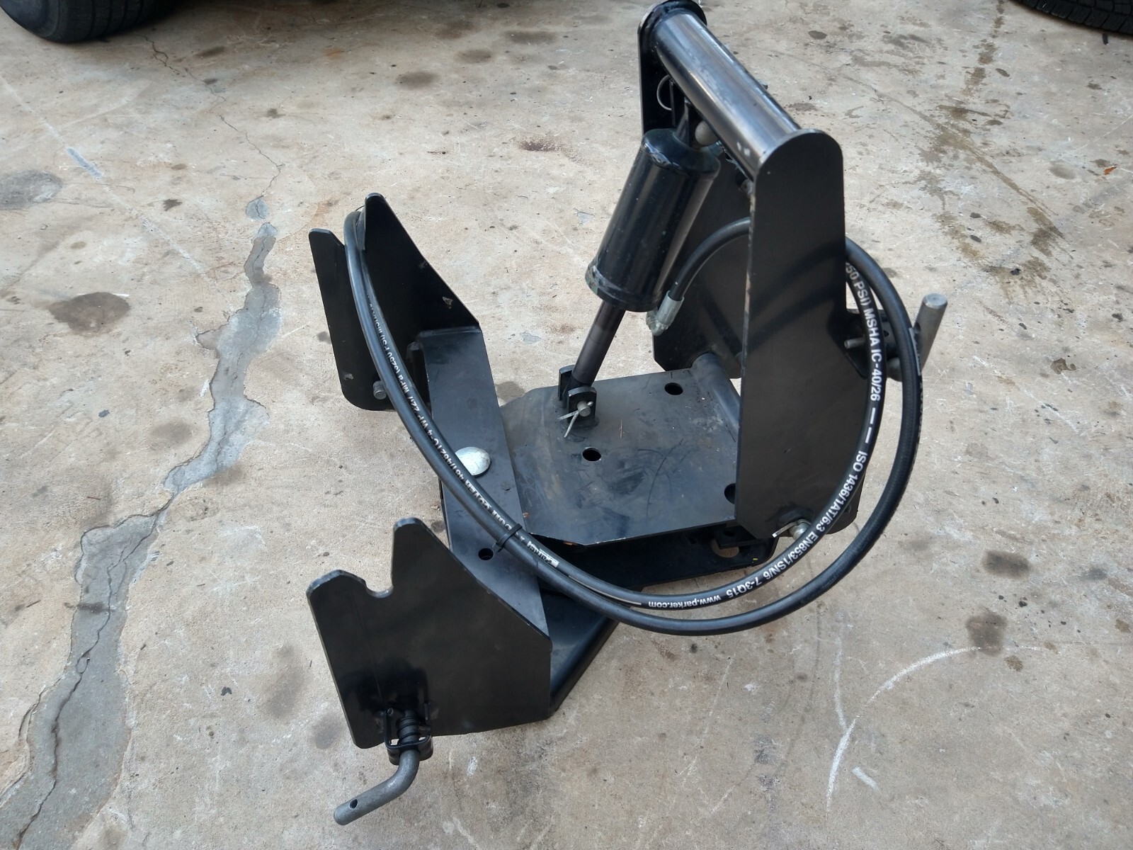 John Deere 2025R 2320 2520 2720 Front Quick Tatch Hitch | eBay